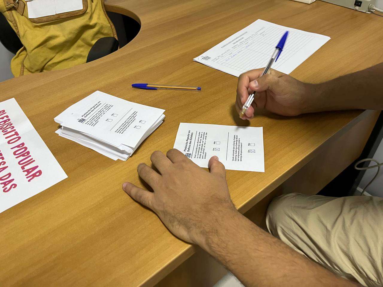 Plebiscito em Defesa das Estatais: urnas de votação no Sindipetro/MG e ...